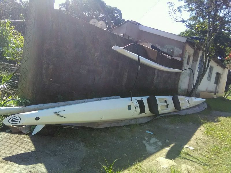 VENDE-SE: Canoa OC2 Tahiti semi-nova bipartida no Guarujá/SP